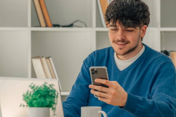 Texting Pet Parents: How SMS Updates Build Trust and Save Time